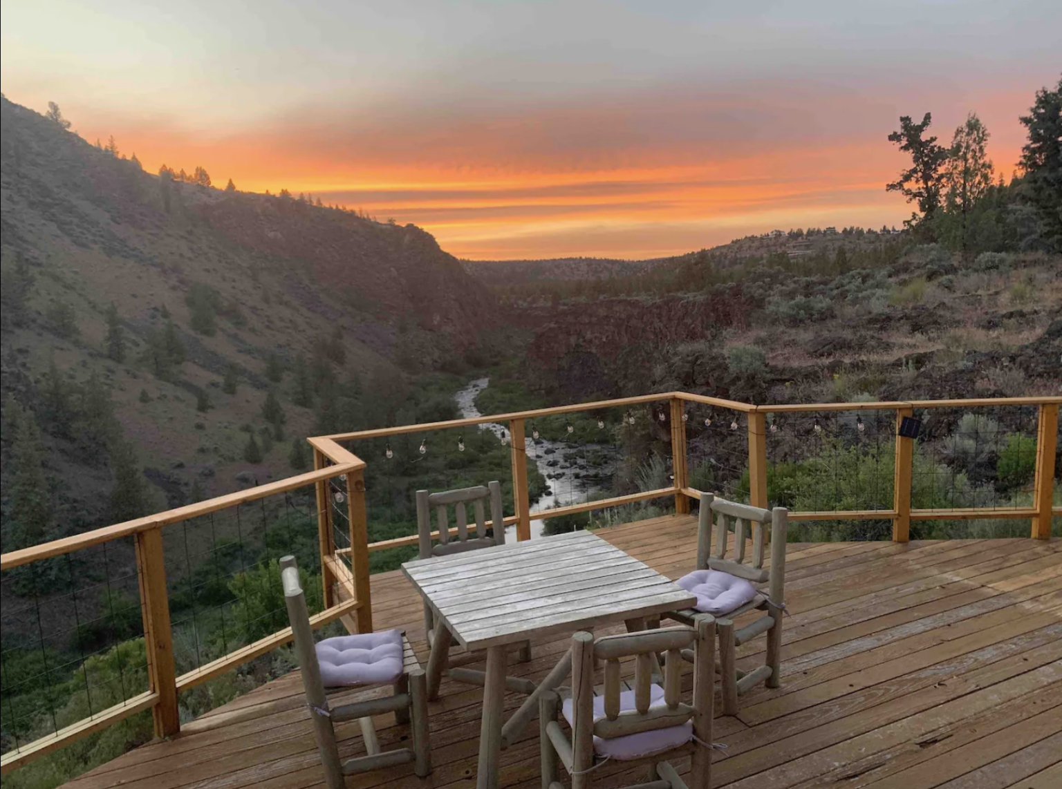 The Best Airbnb's for Your Oregon Elopement - Emilee Setting