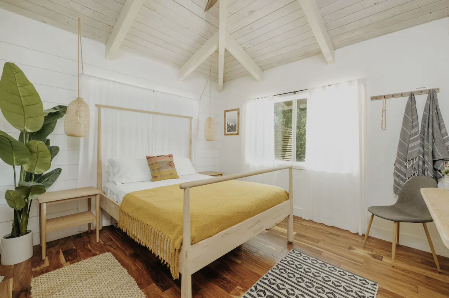 The Best Airbnb's for Your Hawaii Elopement. - Emilee Setting