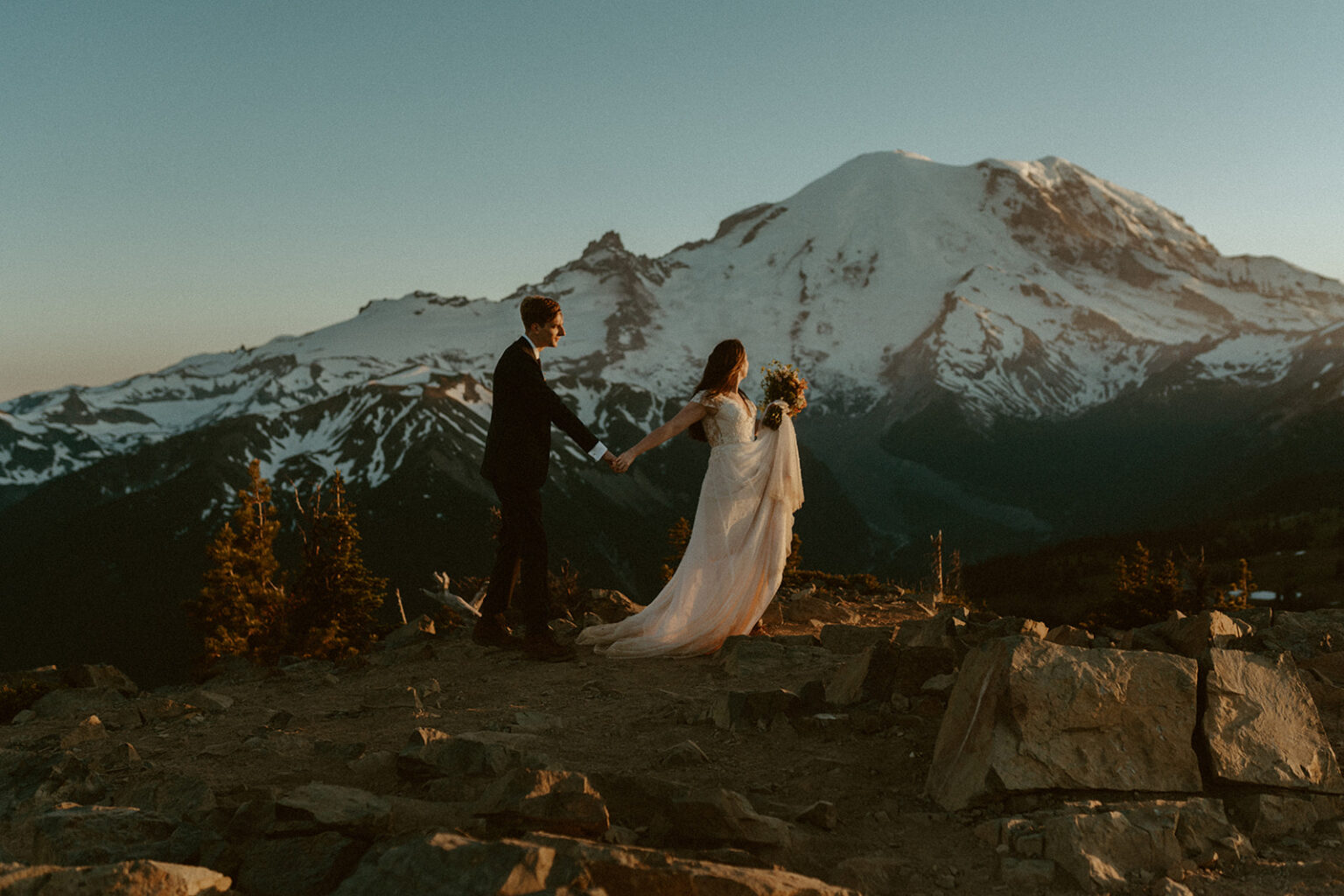 Oregon Elopement Guide | Best Oregon Elopement Locations - Emilee Setting